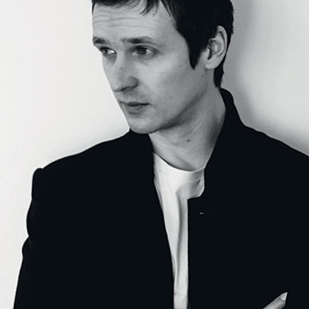 Pył Ziemi - Oficjalna strona Wydawnictwa SQN | www.wsqn.pl